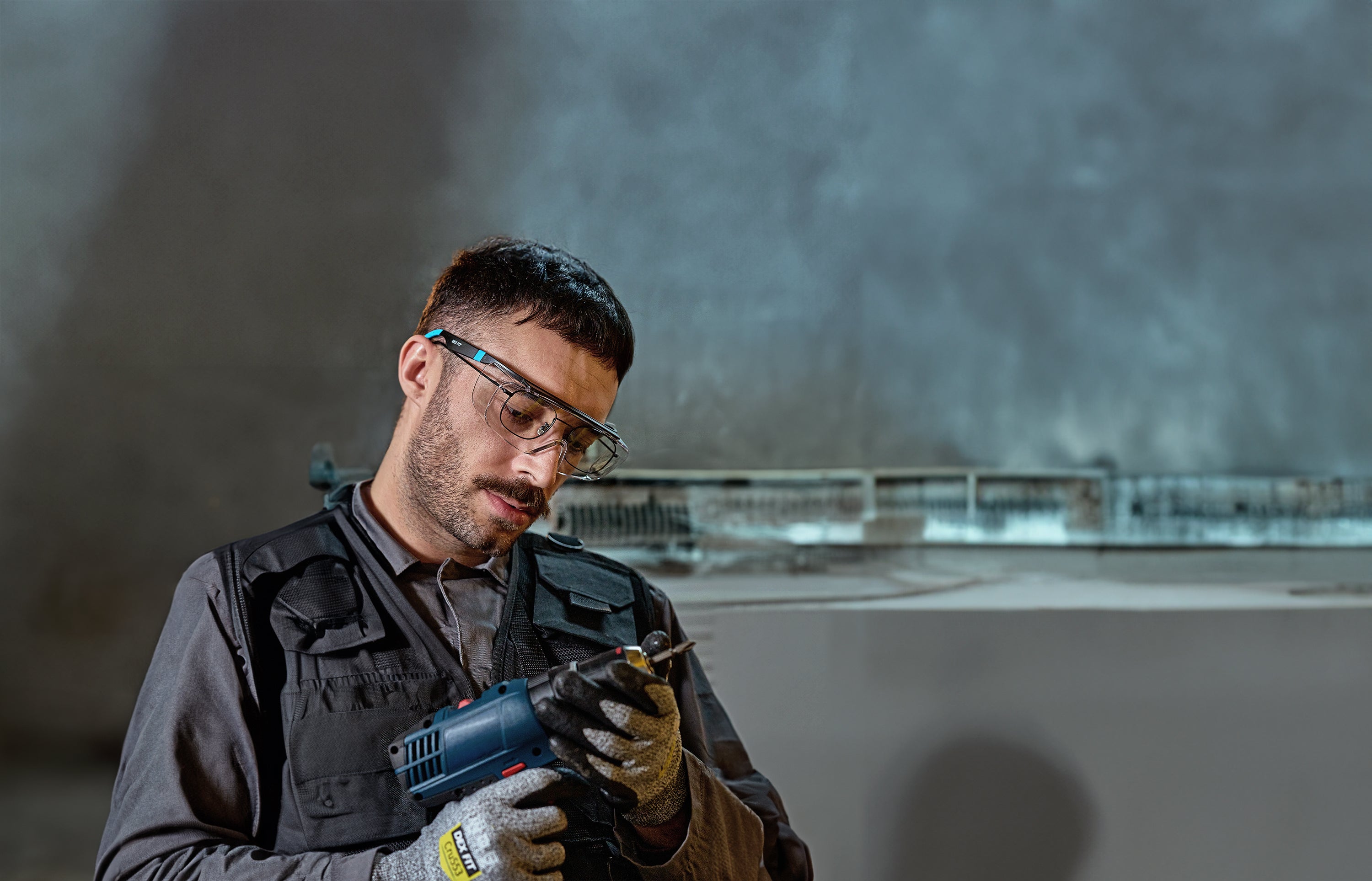 All-Weather Safety Glasses: Muveen Protection for Every Season – MUVEEN